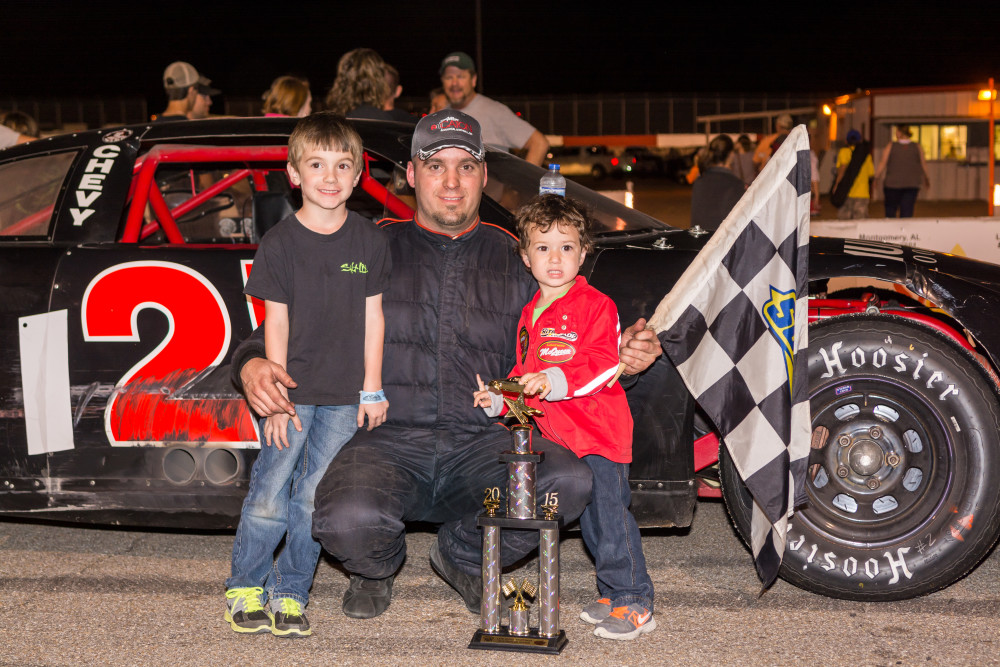 Fans Flock to Montgomery Motor Speedway – Montgomery Motor Speedway
