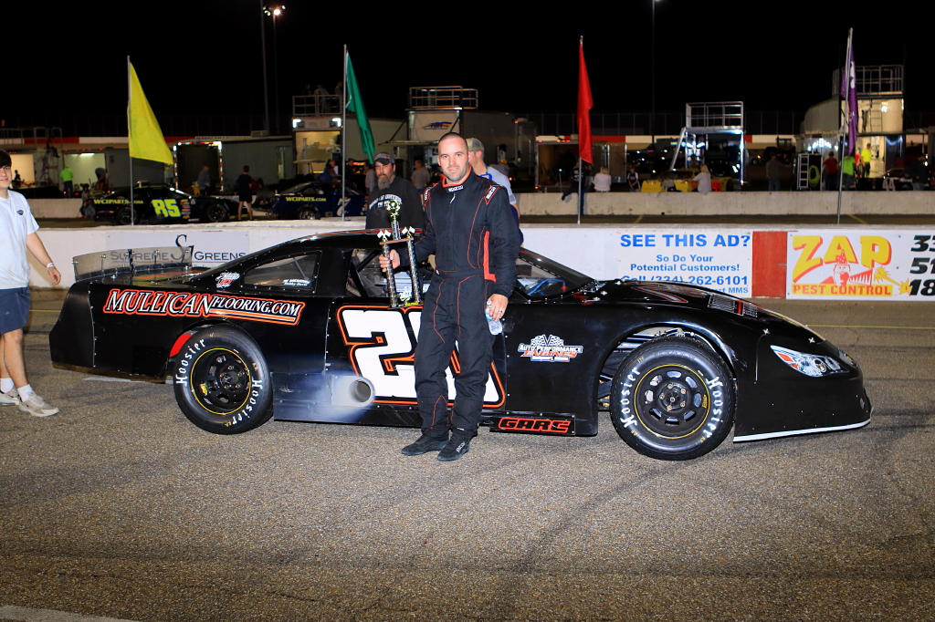 Autograph Night Big Success – Montgomery Motor Speedway